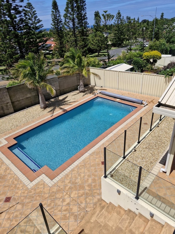 Large Coastal Retreat With Saltwater Pool Shell Cove - Wollongong