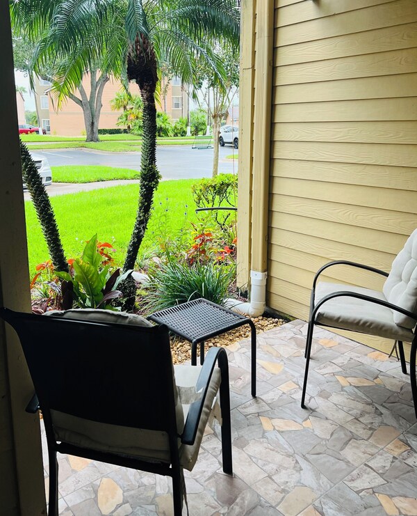 Luxe Condo Double Bed Bliss Getaway Near Disney - Flamingo Waterpark Resort, Kissimmee