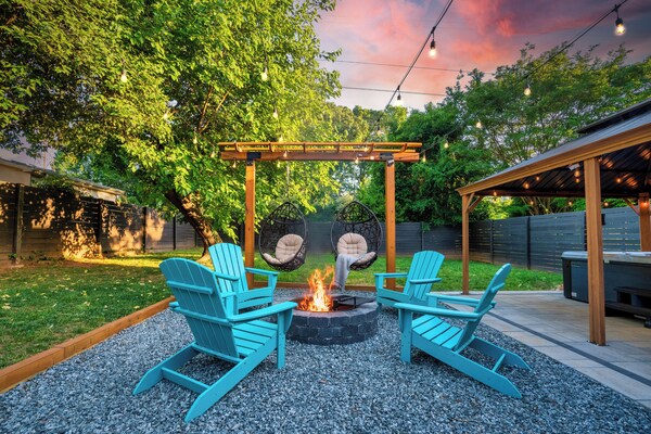 Uptown Oasis, Hot Tub, Swing Chairs, Fire Pit, Gazebo - Charlotte, NC