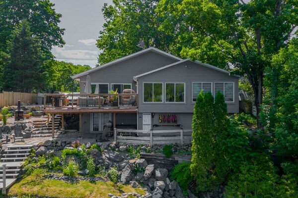 Twin Lake Retreat - Hot Tub & Private Beach - Gatineau