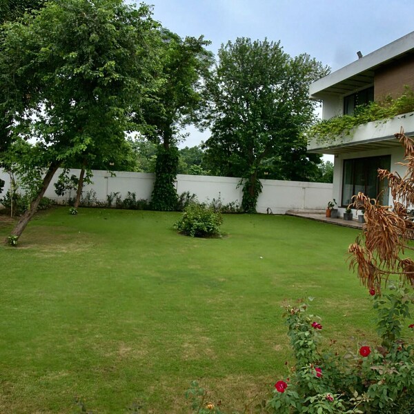 Opulent 3 Br 1st Floor Of House, In A Central Town Of Lahore. - 拉哈爾