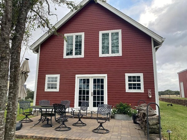 Cozy 1-bedroom Apartment In Charming Burton 9 Minutes From Round Top! - Round Top, TX