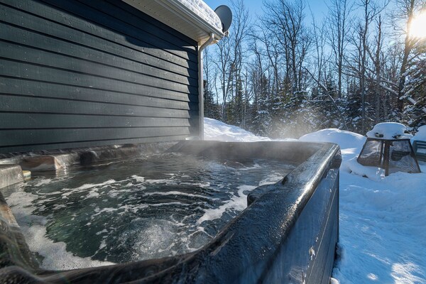 Le Boréal - 4ch + Spa + Foyer + Wi-fi + Games - Le Massif de Charlevoix