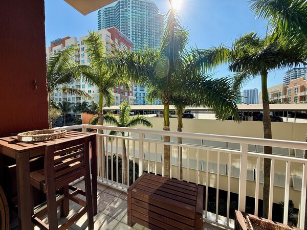 Modern 1-bedroom Condo In Beautiful Edgewater On The Bay - Coral Gables, FL