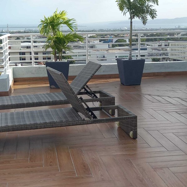 Charming 2-bedroom Condo In Enchanting Newkingston With Fitness Room, Wifi - Kingston