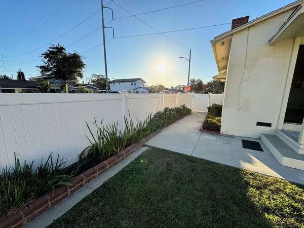 Newly Renovated 3 Bdr Home. Just 15 Min To The Beach, 24 Hour Pancakes & Spacex. - Redondo Beach, CA