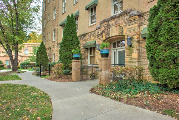Huge Spacious, Heart Of Biltmore Village 2 Mins To Biltmore 5 Mins To Downtown - Asheville, NC