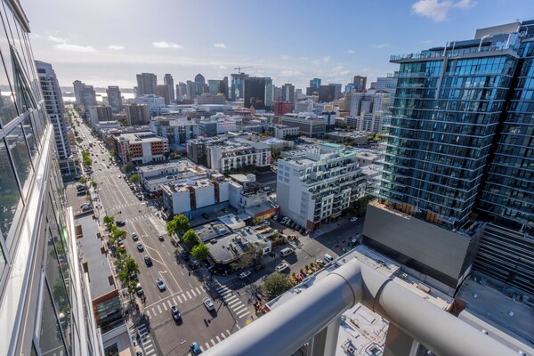 Charming 2-bedroom Apartment With Fitness Room And Pool In Downtown San Diego - Point Loma - San Diego