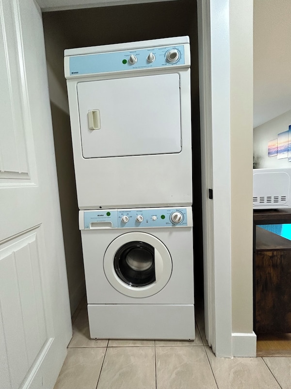 Charming 1-bedroom Apartment In Delightful Surrey With Ac, Wifi - Langley