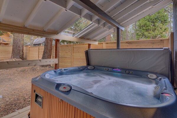 Hot Tub, Ev Charger, 2 Blocks To Lake. New Listing, Lots Of Kids Toys! - Tahoe City, CA