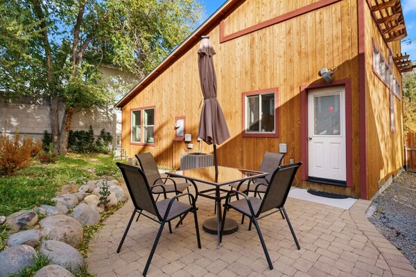Cozy Midtown Cabin Walk To Downtown Pet Friendly - Sparks, NV