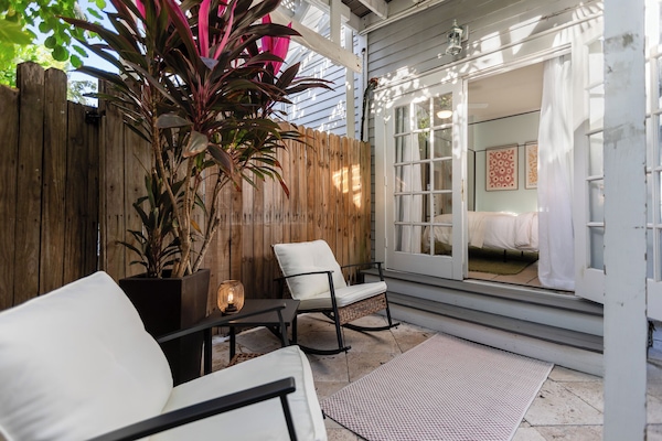 The Mallory Suite @ The Inn On Fleming ~ 1st Floor King Suite W/ Shared Pool! - Key West, FL
