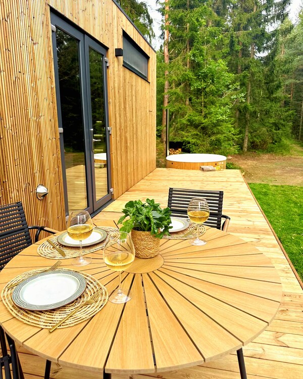 Freyja Summer Forest Retreat | Lakeside Views & Outdoor Tub (Near Gothenburg) - Kinna