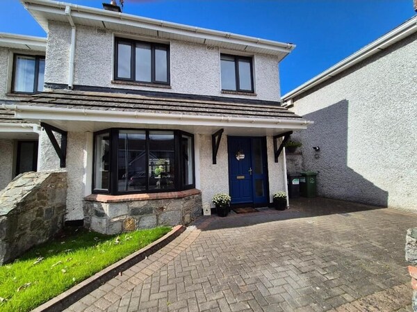 3 Bedroom House In The Heart Of Ardee With Wifi. Leave The Car At Home! - Ardee