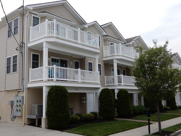 Beachside Bliss W/ Pool, Deck, Views & Prime Location Close To Amusement Piers! - Stone Harbor, NJ