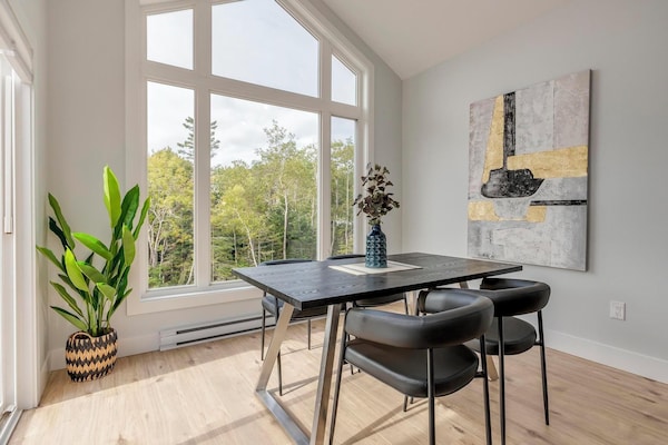 Honeygold 3 Bedroom Whole House - Halifax