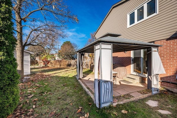 Charming Home In Toronto Area Near Airport, Storesideal Getaway! - Ontario