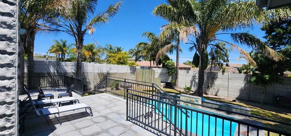 5-bedroom Home In Cape Town Near Haazendal Wine Estate - Western Cape