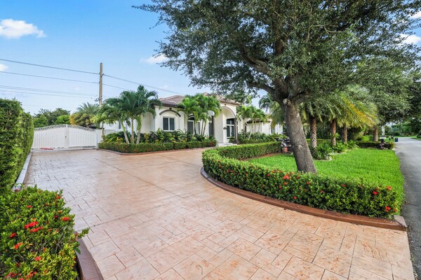 Family 4br Escape  Pool  Arcade  Sleeps 12 - Palmetto Bay, FL