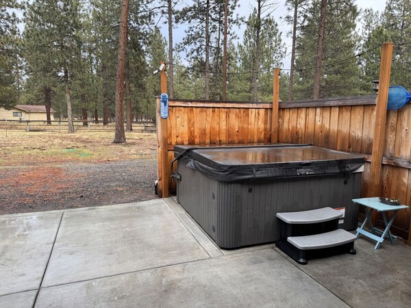 The Guests Nest Cabin W/hot Tub - Oregon