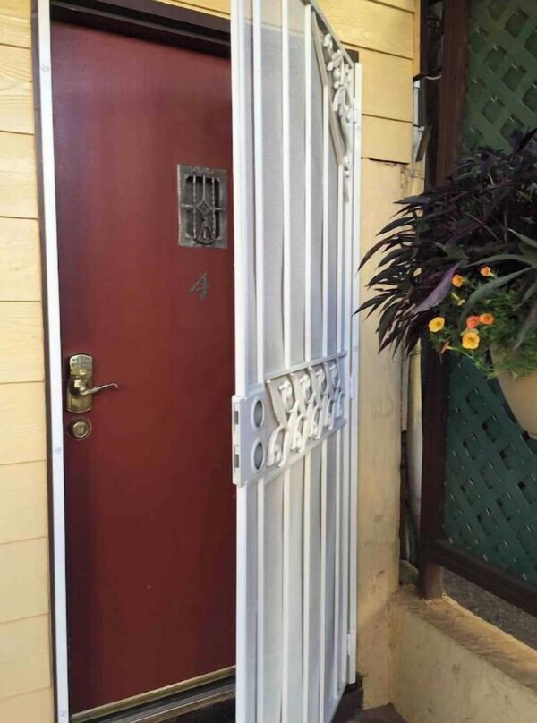 #4 Historic Downtown Apartment W/kitchen\n\n - 마리포사