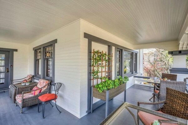 Spacious King Room In Historic Craftsman Style Home Near Calistoga Wineries - St. Helena, CA