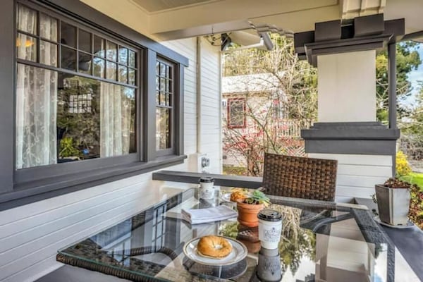 Luxury King Room With Jetted Bath, Small Private Deck. Walk To Calistoga Spas - Calistoga, CA