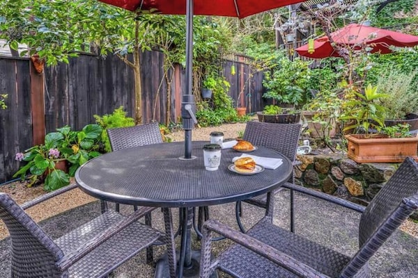 Luxury King Room Minutes From Downtown Calistoga. Fireplace And Spa Bathroom! - St. Helena, CA
