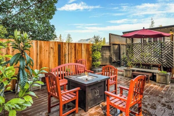 Steps To Tasting Rooms! Romantic Wine Country Escape W/ Jetted Tub And Fireplace - Calistoga, CA