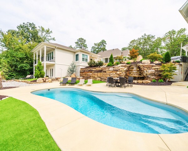 2 Luxury Lakefront Homes, Private Pool, Hot Tub, Boat Dock, Putting Green, Views - Hot Springs, AR