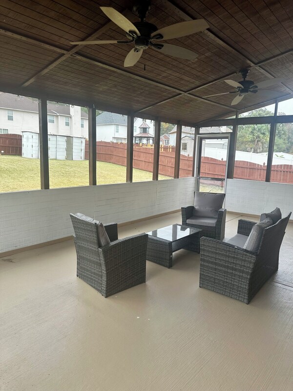 Vacation Paradise In Jonesboro - Hampton, GA