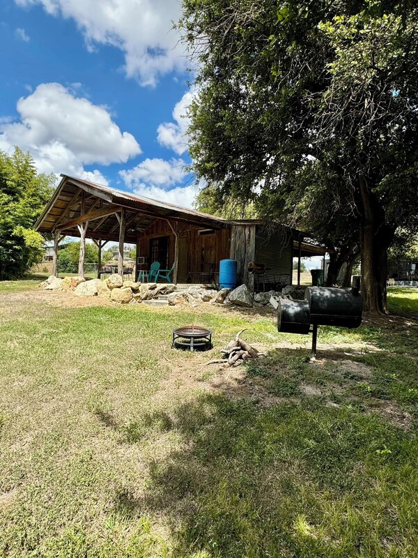 Cozy Couples Cabin New Braunfels, On Lake Dunlap - New Braunfels, TX