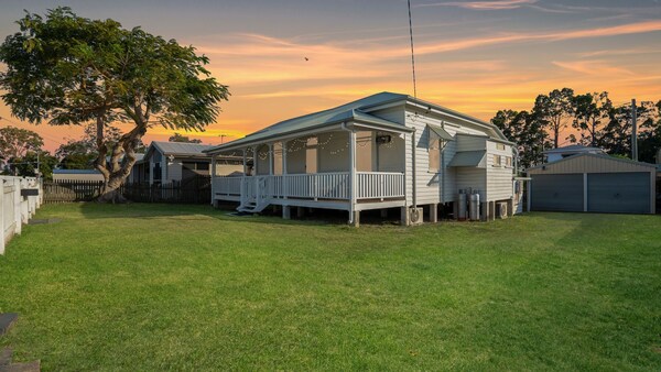 Quaint, Cute, Pet Friendly Cottage Near The Beach - Burrum Heads