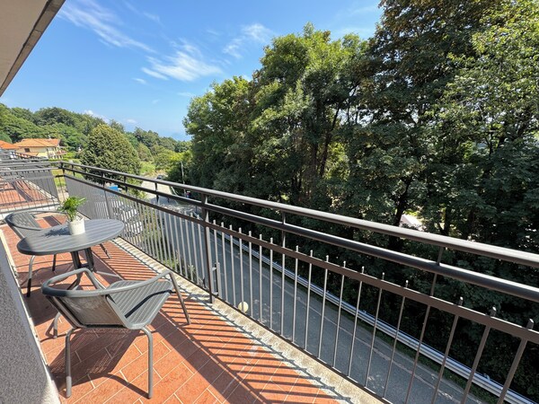 Spacious And Bright Apartment With Parking Space, Wi-fi And Relaxing Balcony - Baveno