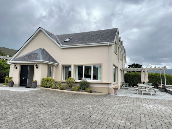 Luxury  Home-prime Location - Ring Of Kerry-amazing Views- 7 Bedrooms-fast Wifi - Cork
