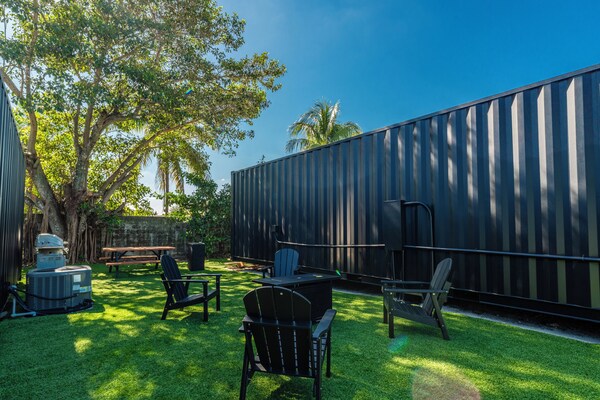 The North House: Cozy Tiny Retreat With Free Parking, Wifi & Great Amenities - Miami Beach, FL