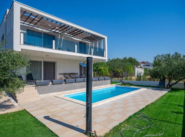 Exclusive Retreat With Private Pool In Novalja - Five Bedroom Villa - Novalja