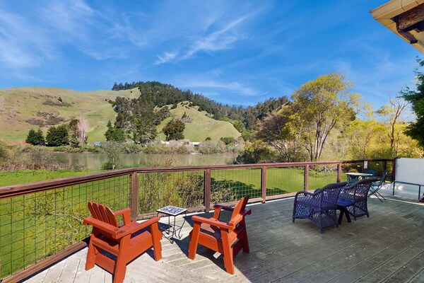 Russian River Home- Stunning Riverfront Views, Spa, Bikes, Kayaks, Private Dock - Cazadero, CA