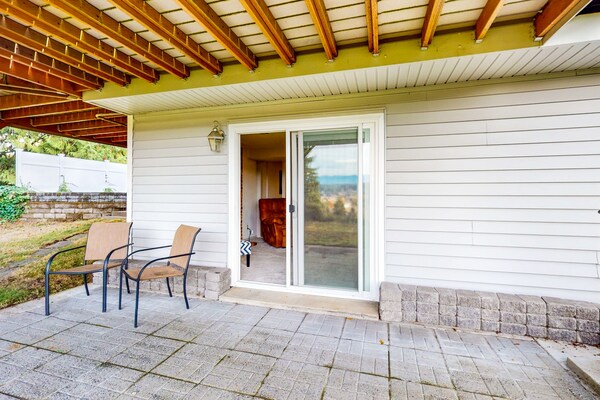 Lower Level Duplex With Patio, Mountain Views And W/d - Poulsbo, WA