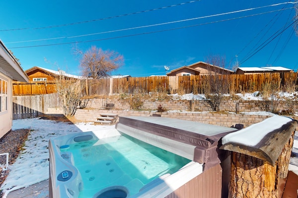 Beautiful Home With Private Hot Tub, Fenced In Yard, & Fireplace - Dog Friendly - Stateline, NV