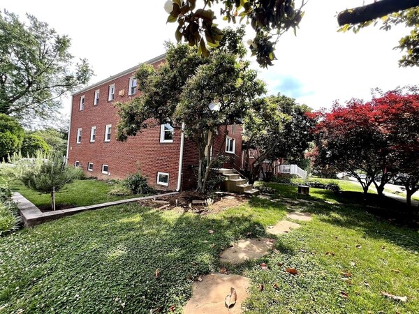 New Cozy Penthouse - Spacious 3-bedroom Apartment. Steps To Metro! - Arlington, VA