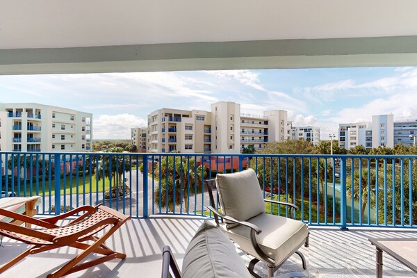 Charming Condo With Resort Amenities And Private Balcony With Water View - Edgewater, FL