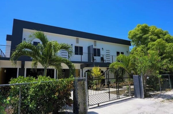 Williams Manor [Across From Ricks Cafe Negril] - Negril