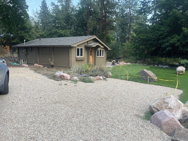 Cozy Rattlesnake Creekside Cabin Retreat - Missoula, MT