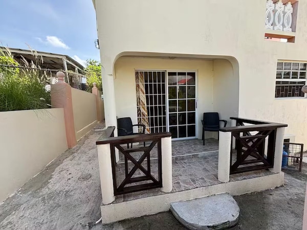 Peaceful 2-bedroom Downstairs Apartment Walking Distance To The Airport. - Barbados