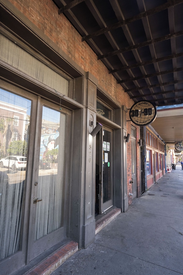 My Southerncomfort At 519 Frenchmen Street! 101 - Mardi Gras New Orleans