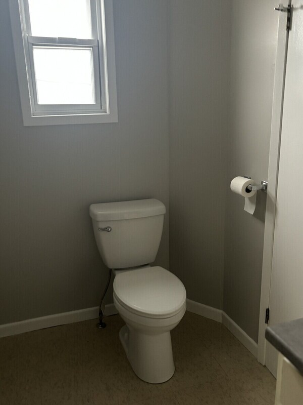 R33//deloraine/this Warm & Welcoming Home Has Been Extensively Renovate - Chatham-Kent