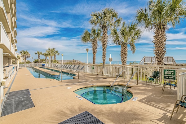Crescent Shores 1607-oceanfront 3bd-indoor/outdoor Pools-sleeps 12 - North Myrtle Beach, SC