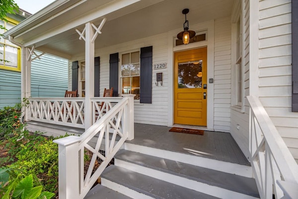 Pineapple Cottage, Galveston Historic Charm - Galveston