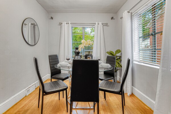 Cozy & Charming Home, Minutes To Everything! - Charlotte, NC